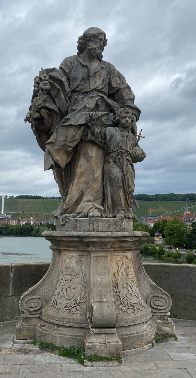 Alte Mainbrücke | Entdecke hier die 12 Brückenfiguren